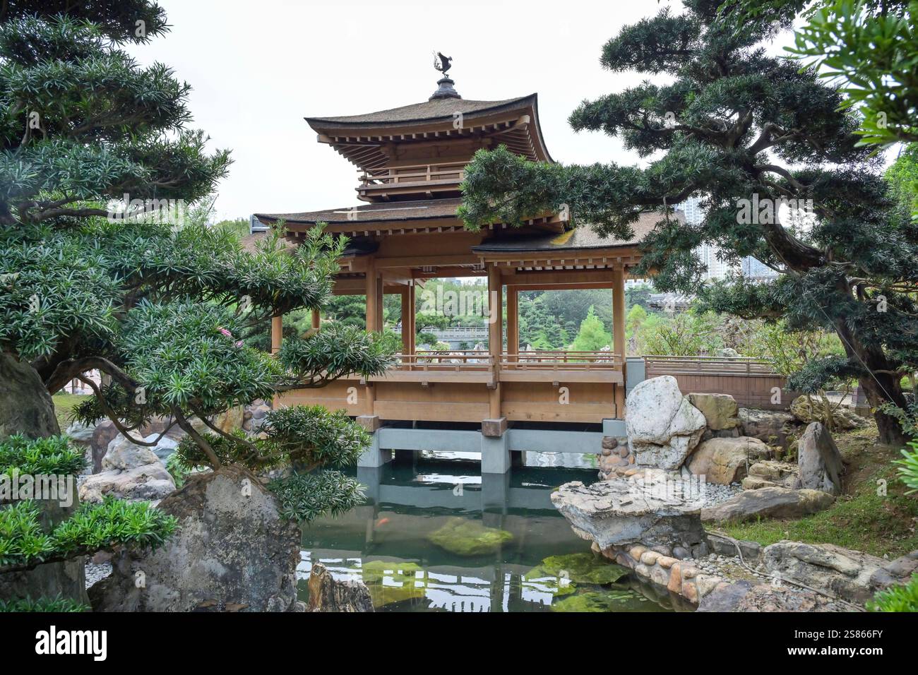 Pavillon am Blauen Teich, Nan Lian Garten, Nonnenkloster Chi Lin ...