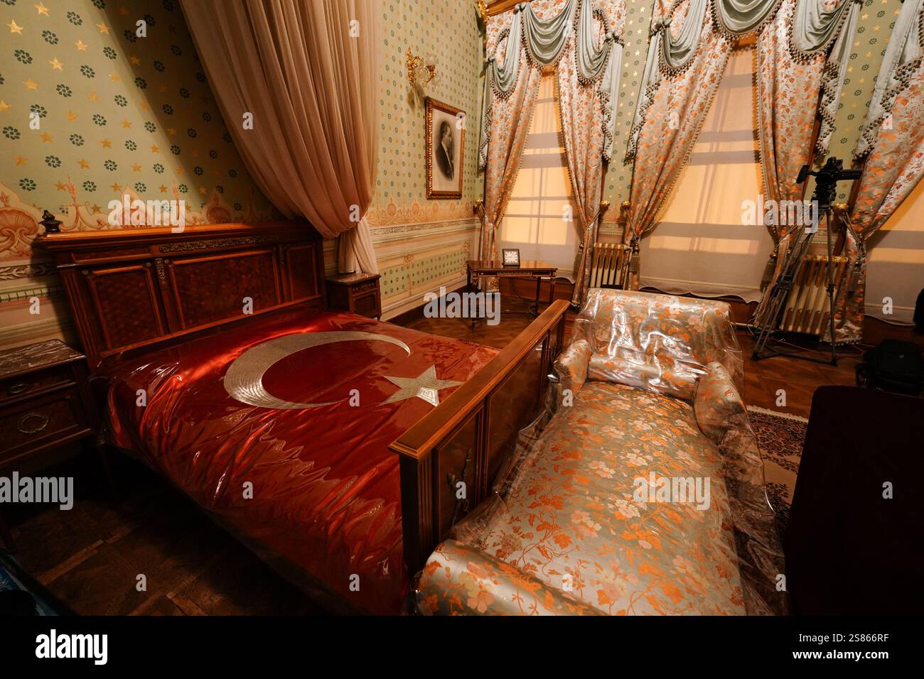 ISTANBUL, TURKIYE - NOVEMBER 10, 2024: Ataturks deathbed in Dolmabahce ...