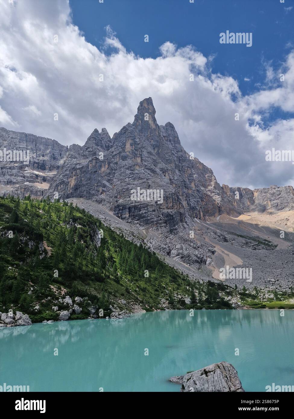 Turquoise lake surounded bu majestic mountain peaks in the Italian ...