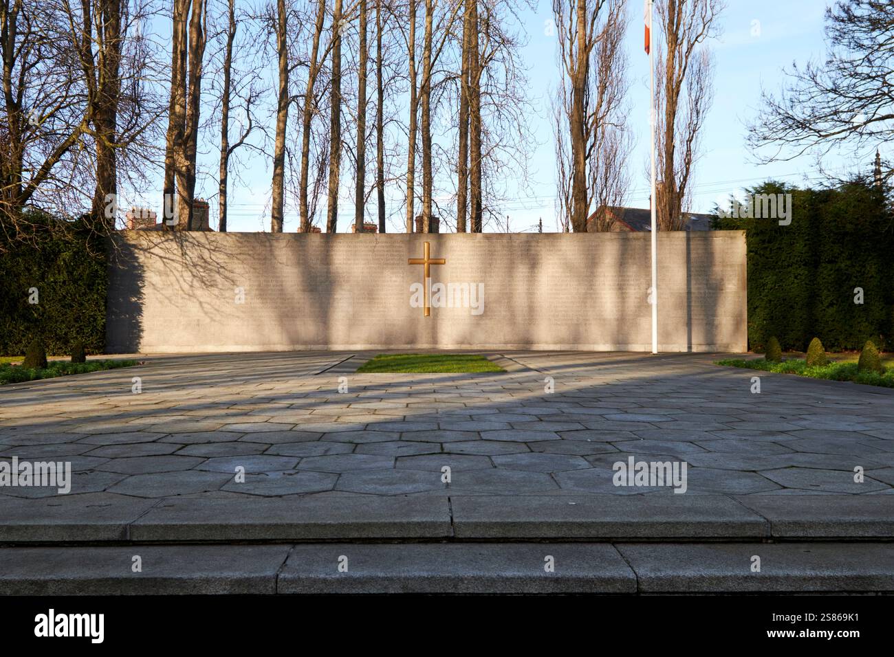 graves of the 1916 martyrs and easter rising memorial arbour hill ...