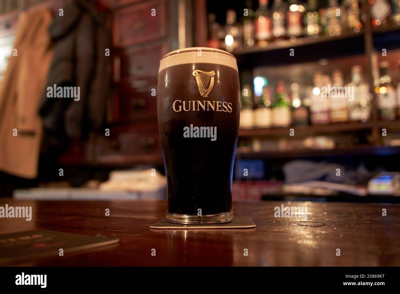 Toners pub ireland hi-res stock photography and images - Alamy