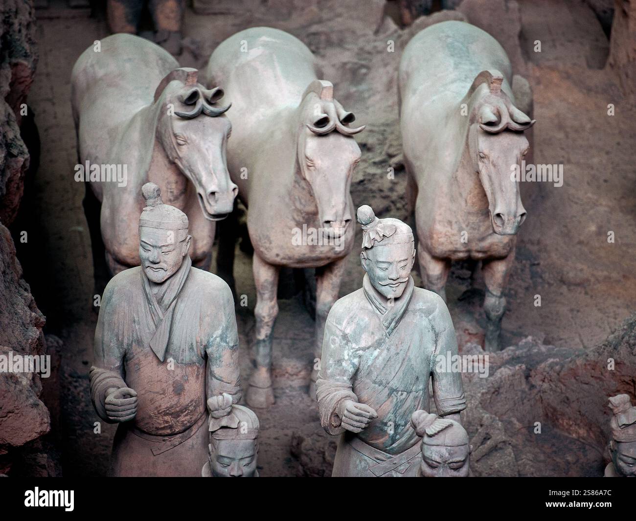 The Terracotta Army consists of 8000 soldiers, 130 chariots with 520 ...