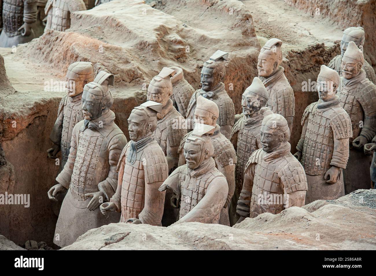 The Terracotta Army consists of 8000 soldiers, 130 chariots with 520 ...