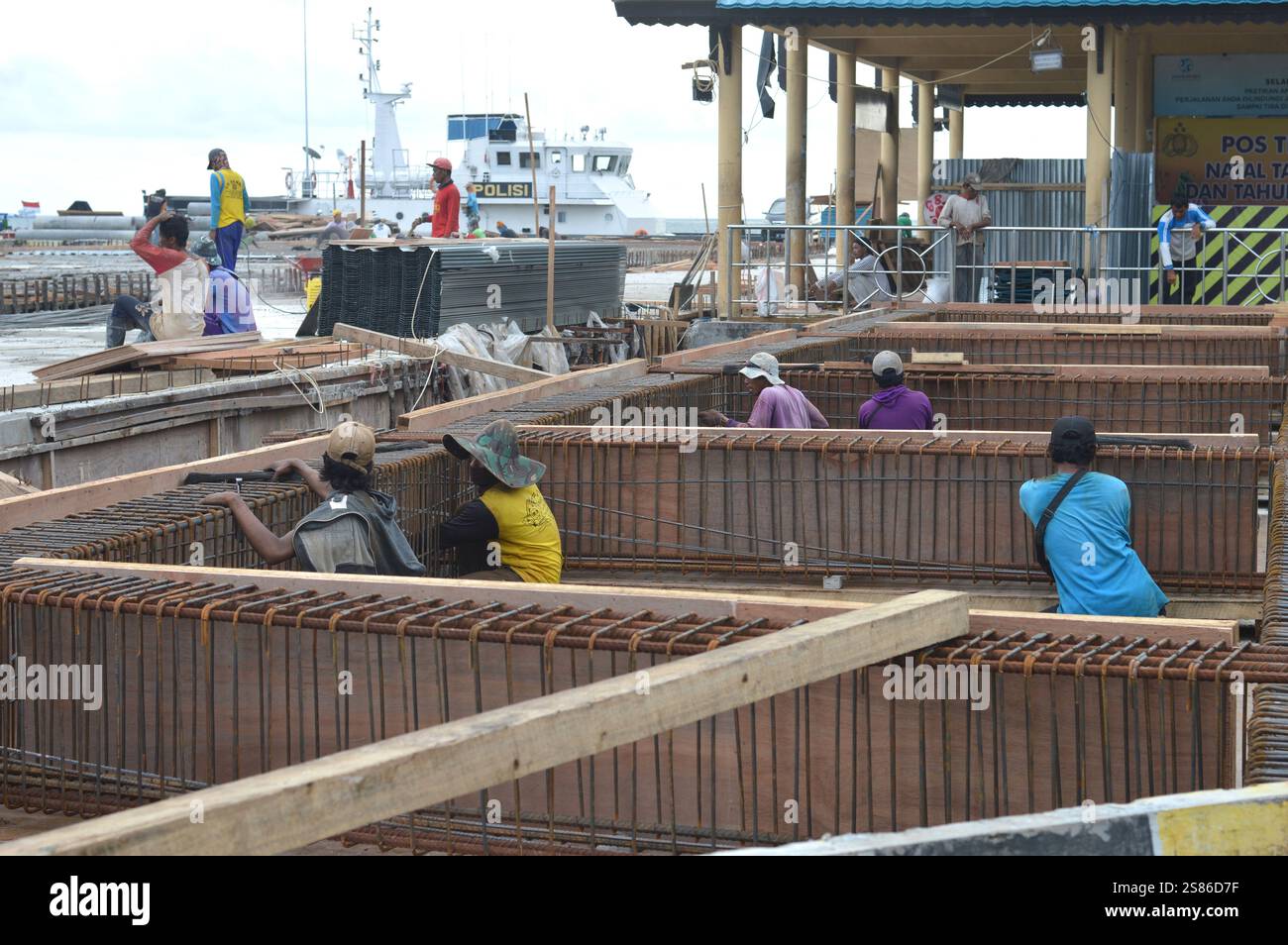 TARAKAN - INDONESIA 31 DECEMBER 2018 : construction process for the construction of the SDF ...