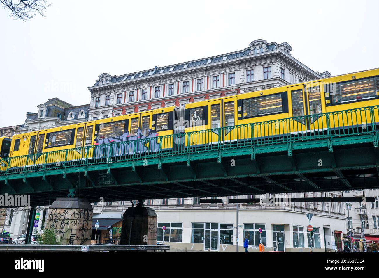 U-Bahn Zug U2 Pankow - Ruhleben der Berliner Verkehrsbetriebe BVG im ...