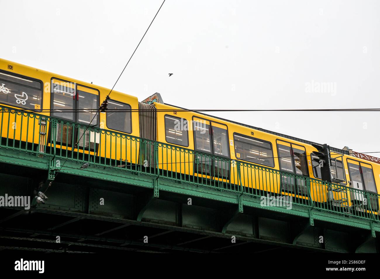 U-Bahn Zug U2 Pankow - Ruhleben der Berliner Verkehrsbetriebe BVG im ...