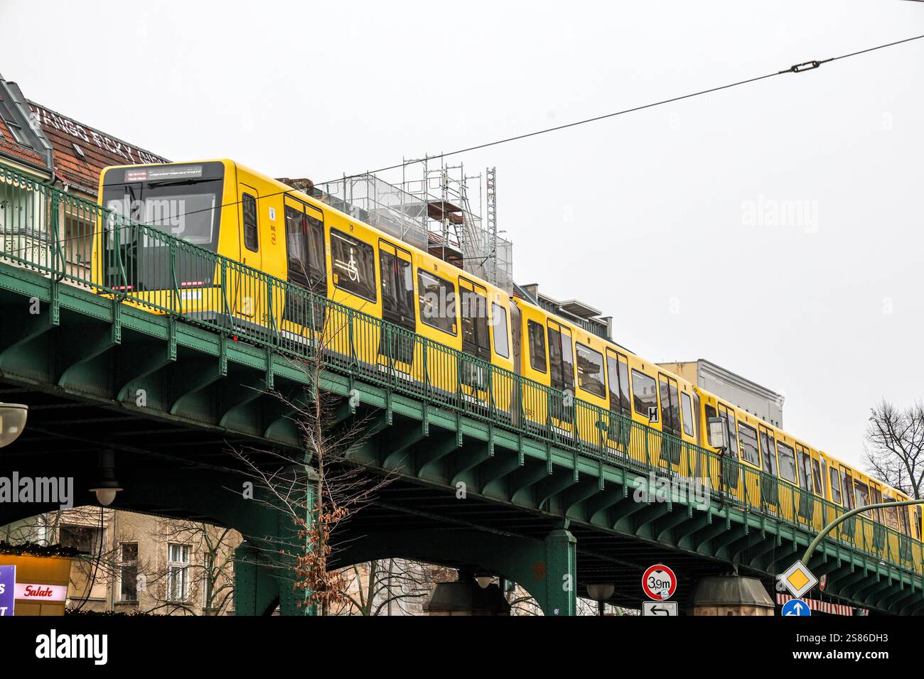 U-Bahn Zug U2 Pankow - Ruhleben der Berliner Verkehrsbetriebe BVG im ...