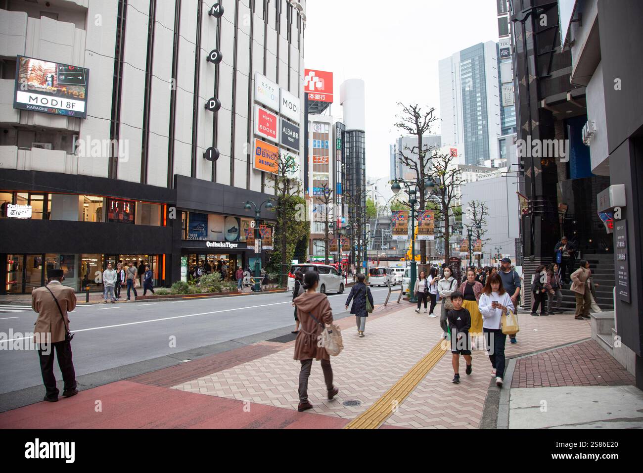 Street scene in Shibuya shopping district in Tokyo, Japan with lots of ...