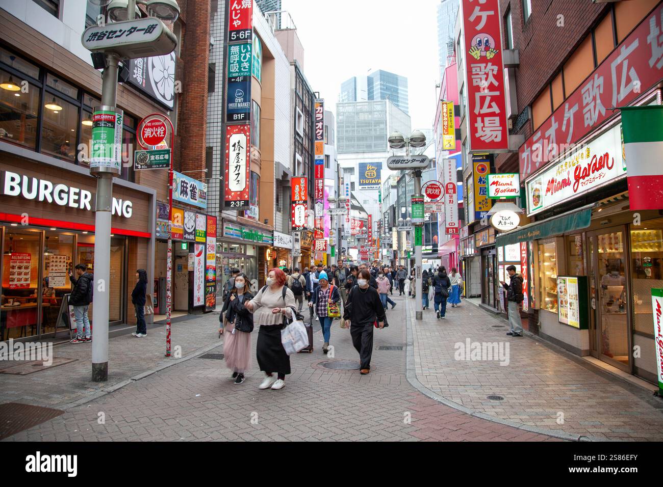 Crowded street scene in Shibuya shopping district in Tokyo, Japan with ...