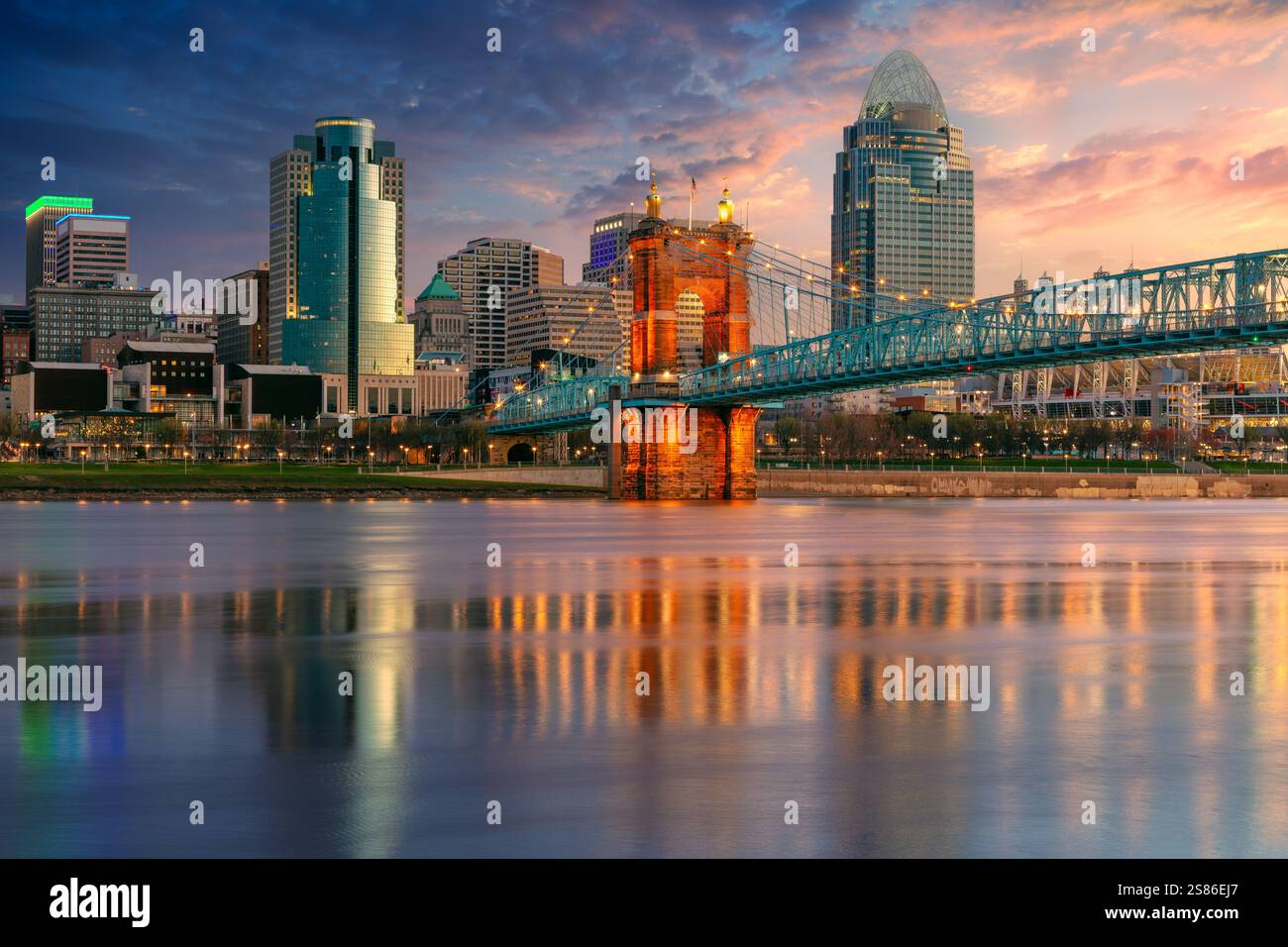 Cincinnati skyline hi-res stock photography and images - Alamy