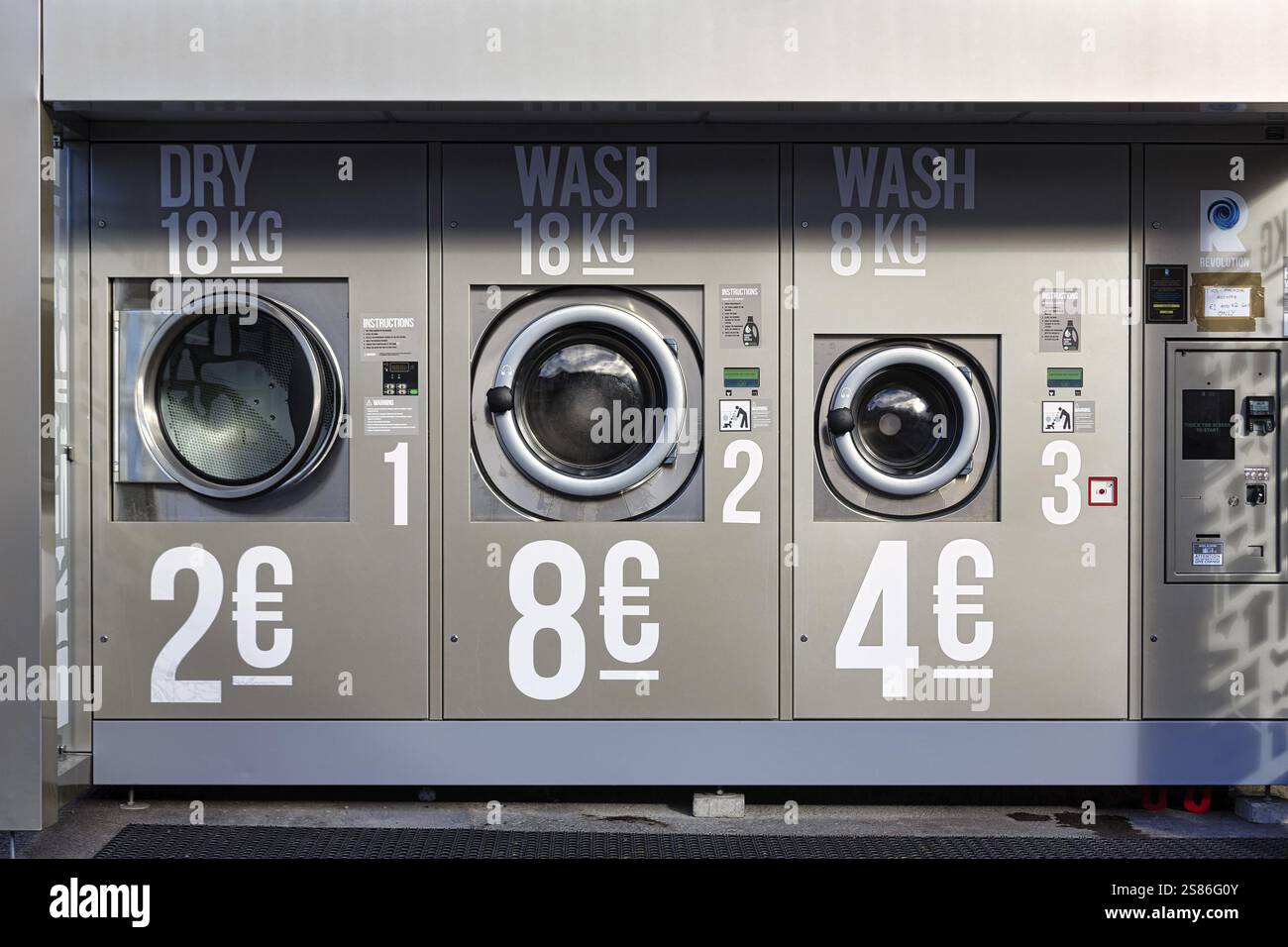 Public laundry, washing machines, tumble dryers, outdoor launderette ...