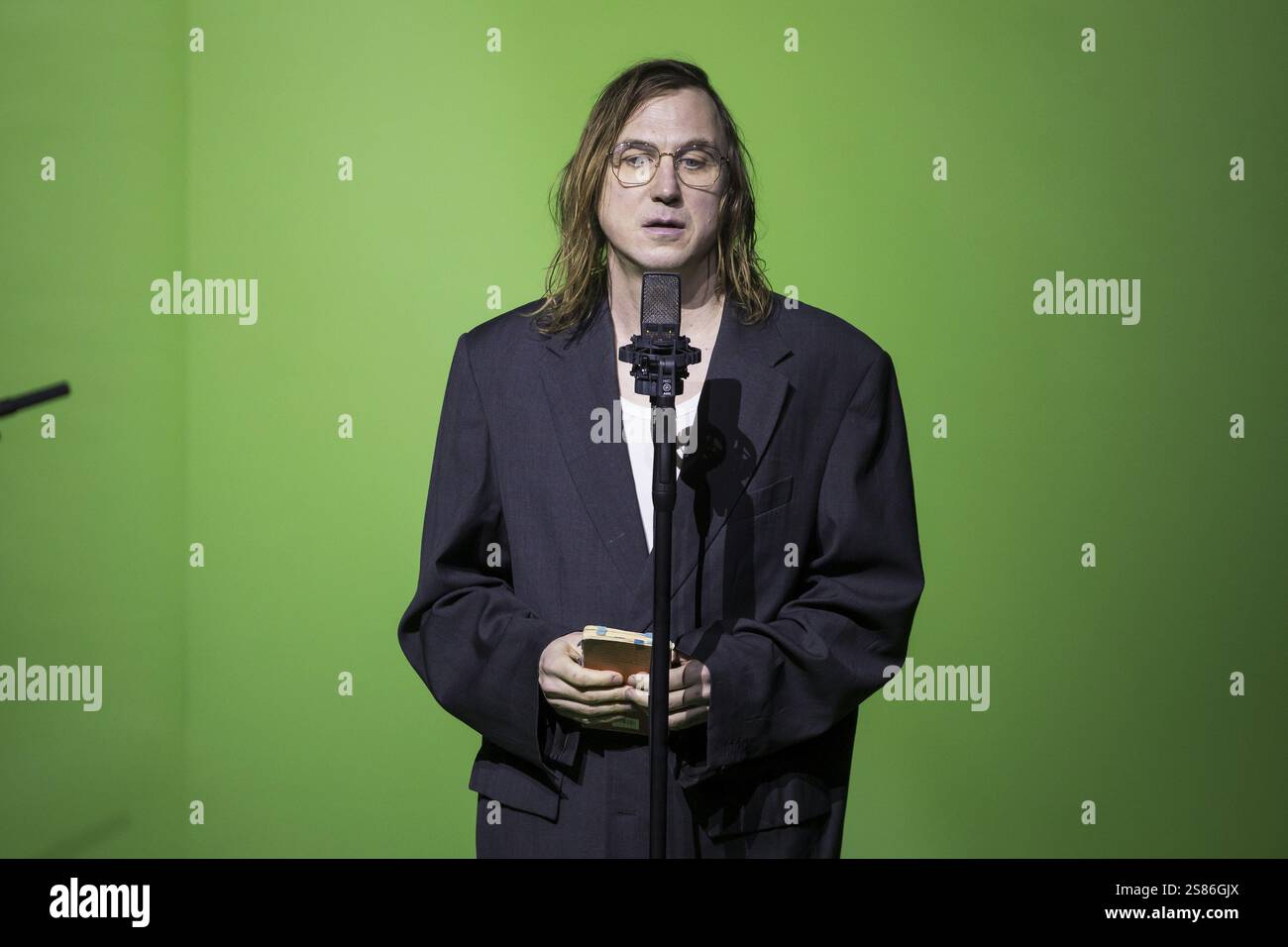 Lars Eidinger reads Hauspostille by Bertolt Brecht at Berlin's ...
