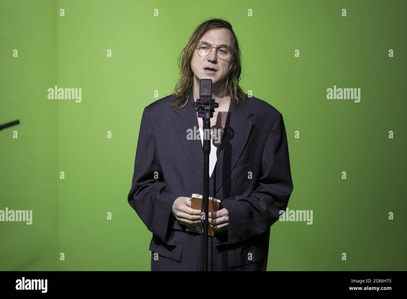 Lars Eidinger reads Hauspostille by Bertolt Brecht at Berlin's ...