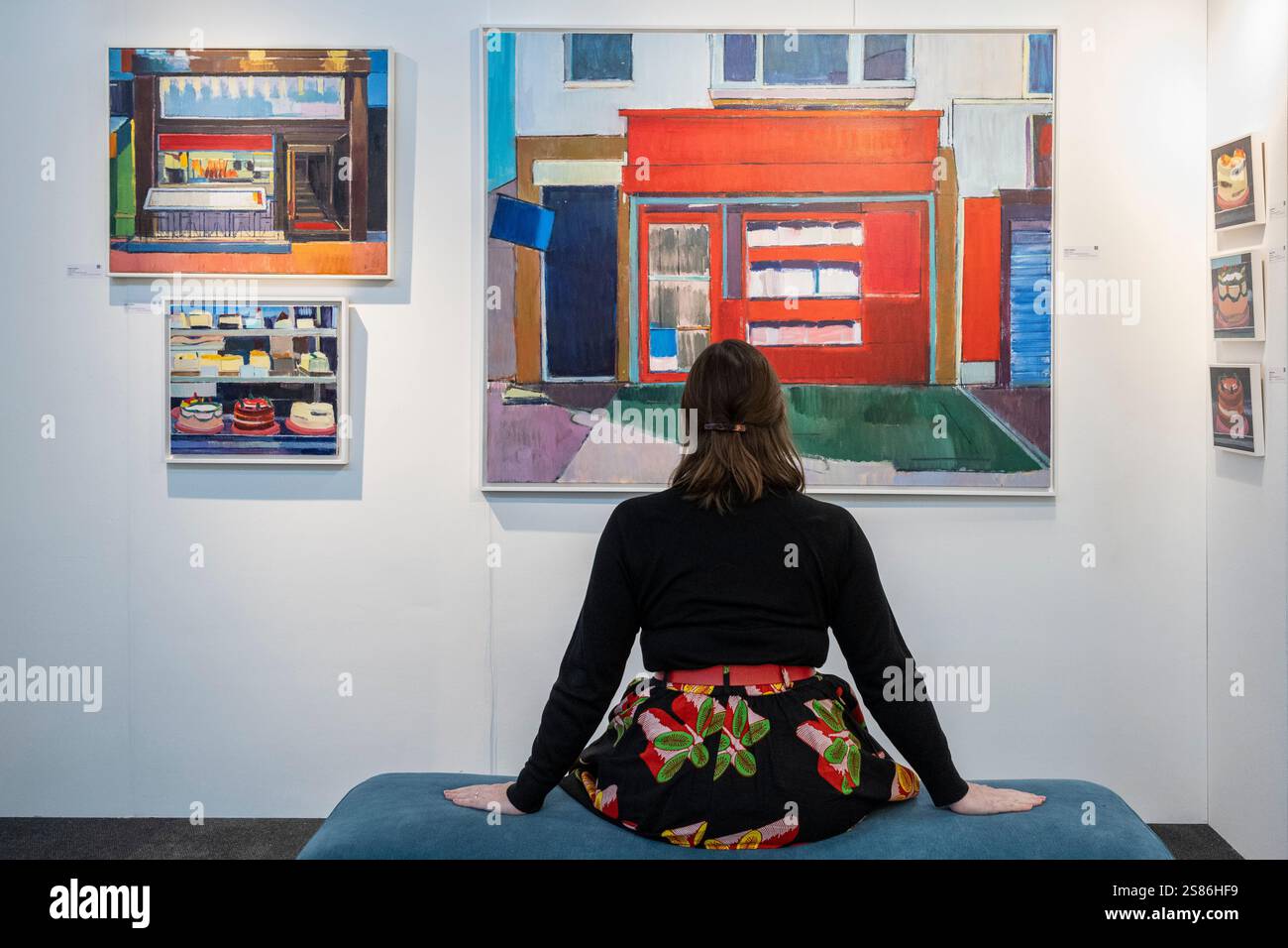 London, UK. 21 January 2025. A staff member with (R) ‘Bargain Booze’ by ...