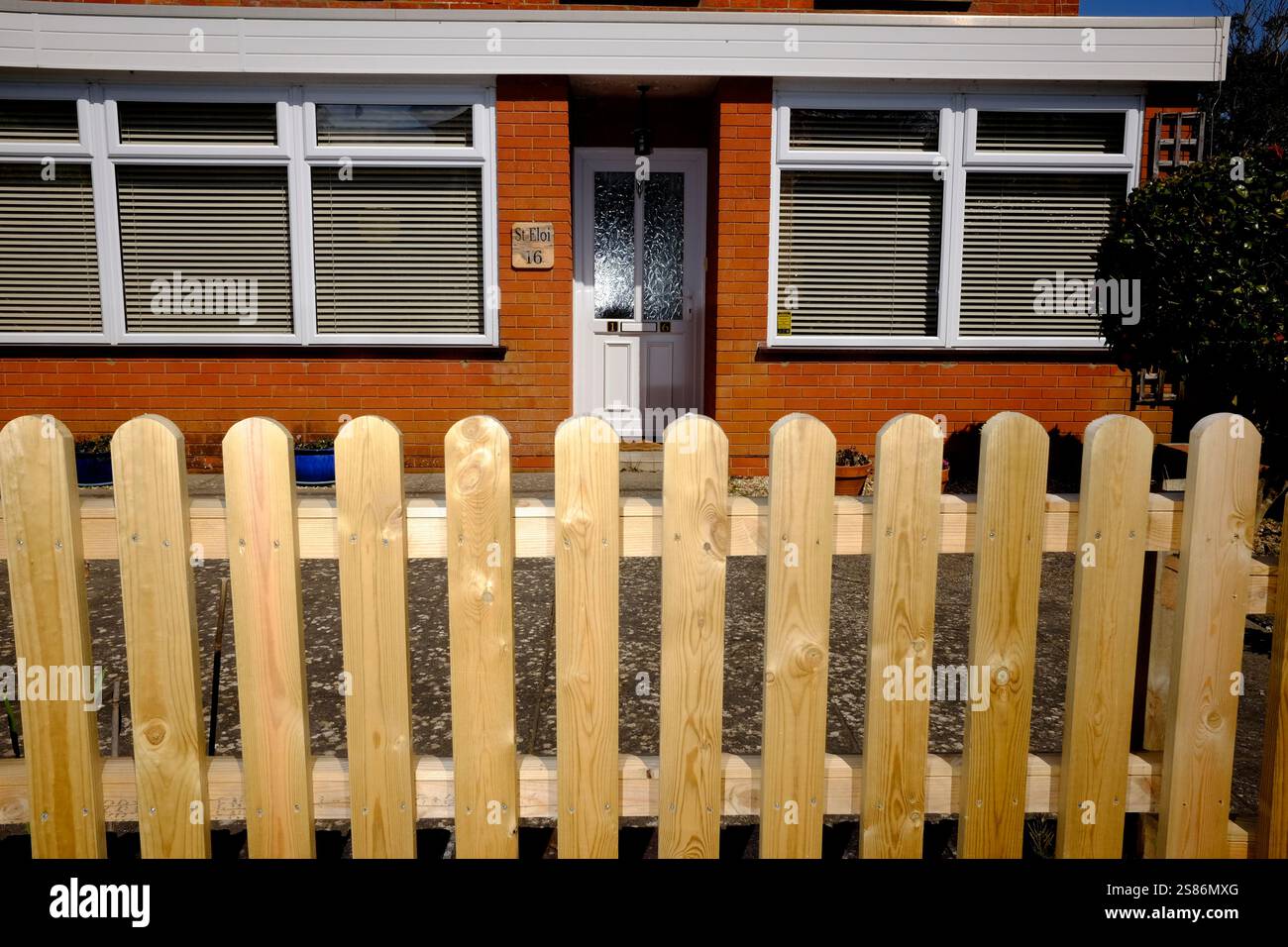 Wooden domestic residential fencing home boundaries Stock Photo - Alamy