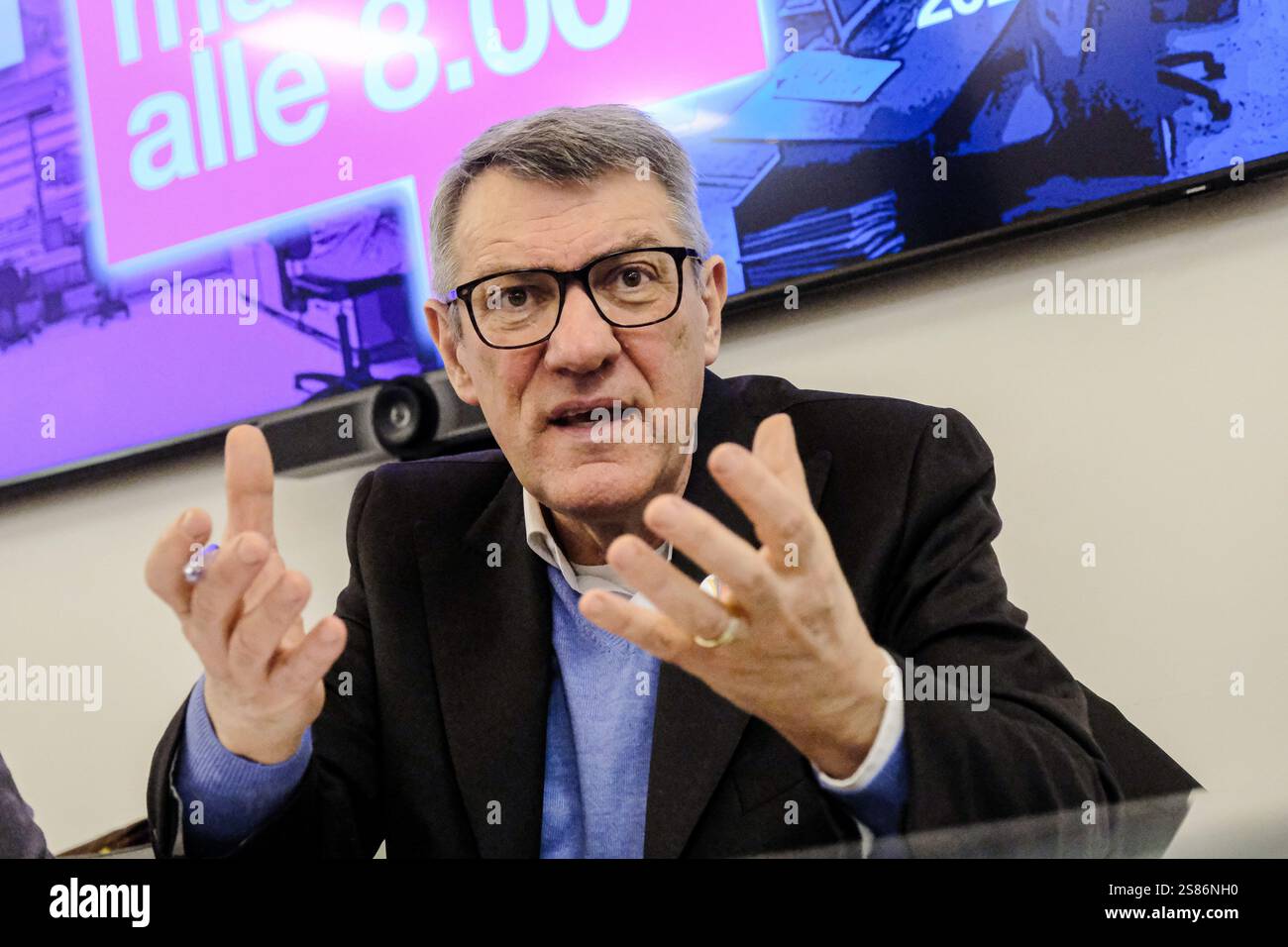 Come ripartire hi-res stock photography and images - Alamy