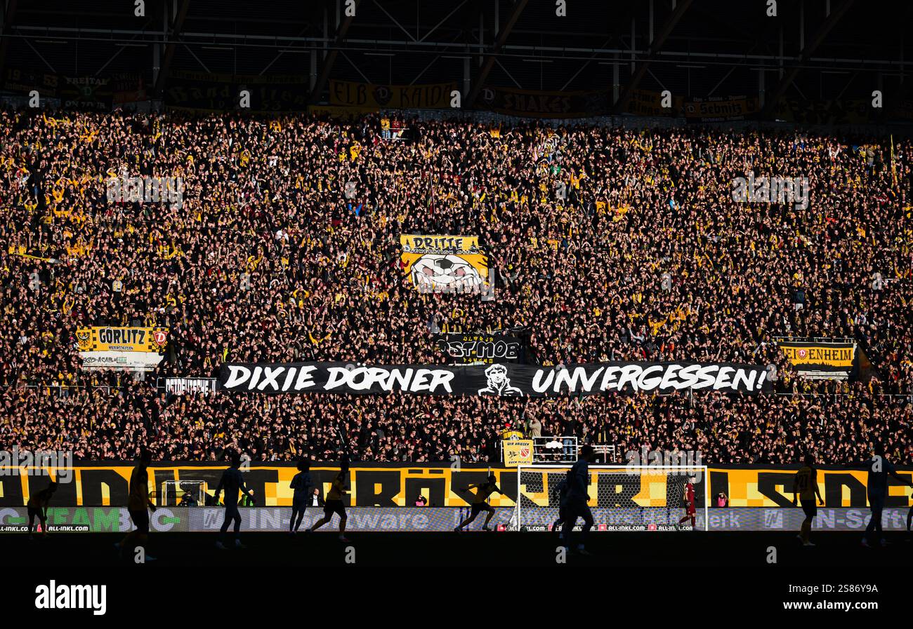 Dresden, Germany. 19th Jan, 2025. Soccer: 3rd division, SG Dynamo ...