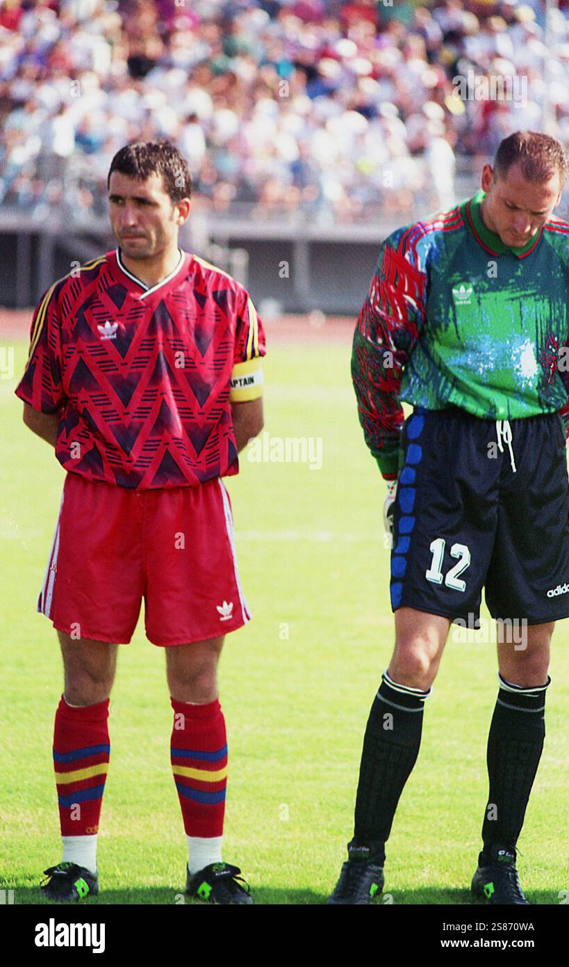 Los Angeles, CA, USA, July 10, 1994. The Romanian soccer team on ...