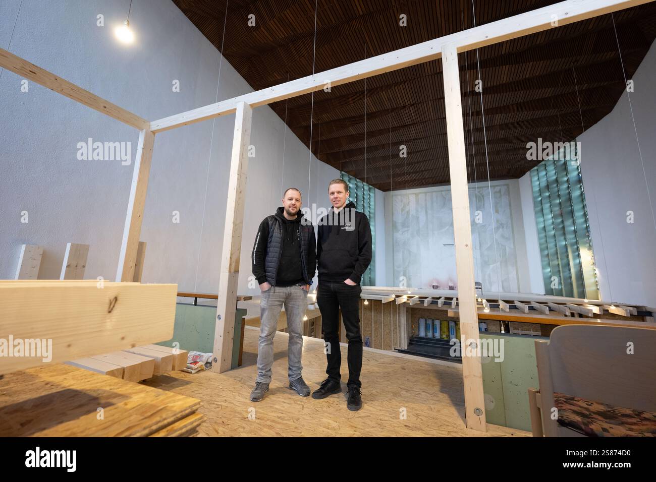 Bad Orb, Germany. 17th Jan, 2025. Marco Köhler (l) and Marc Ihl stand ...