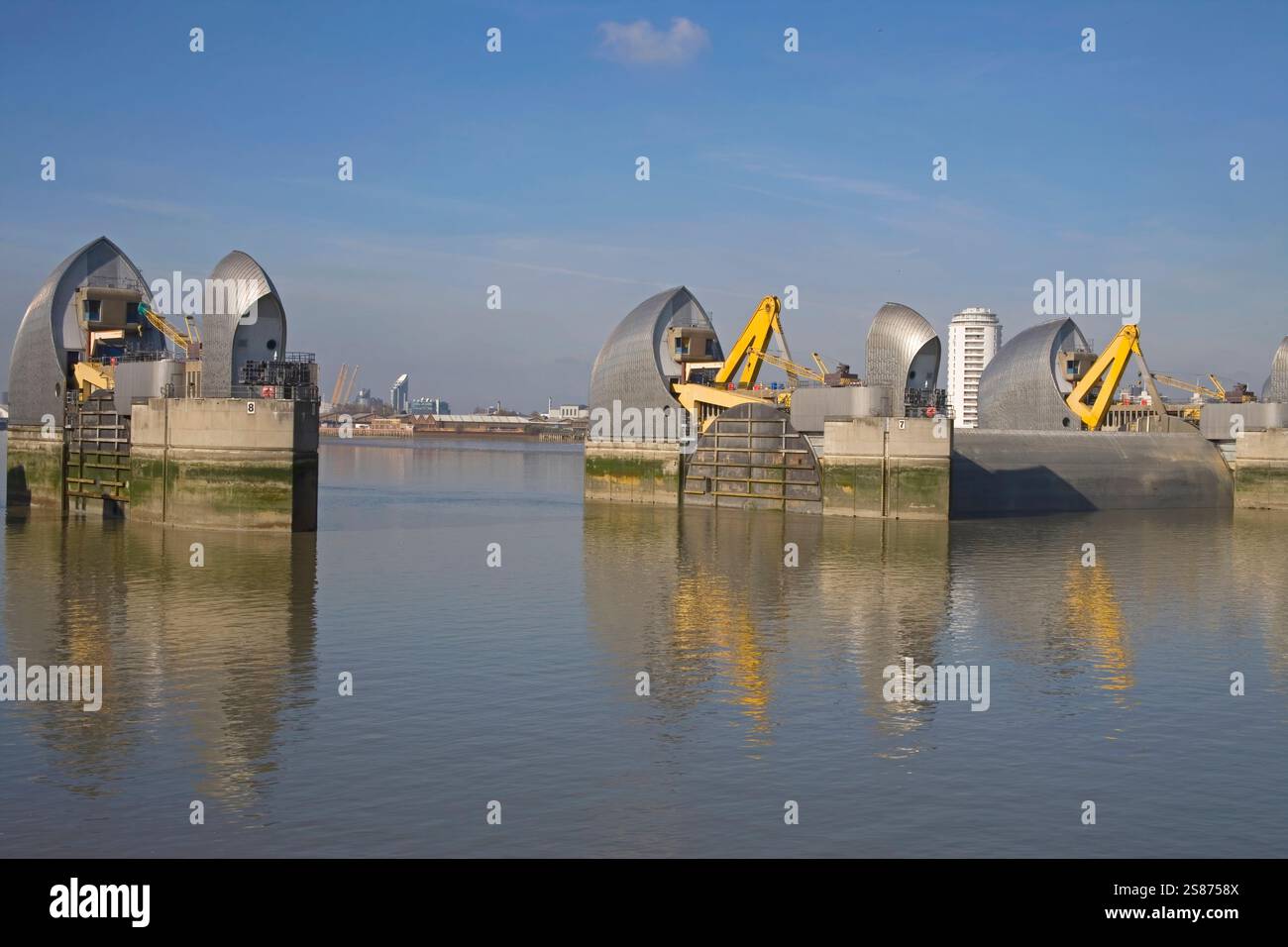 the thames barrier flood defence system protecting london from flooding ...