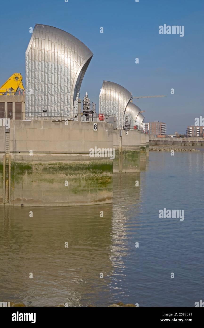 the thames barrier flood defence system protecting london from flooding ...