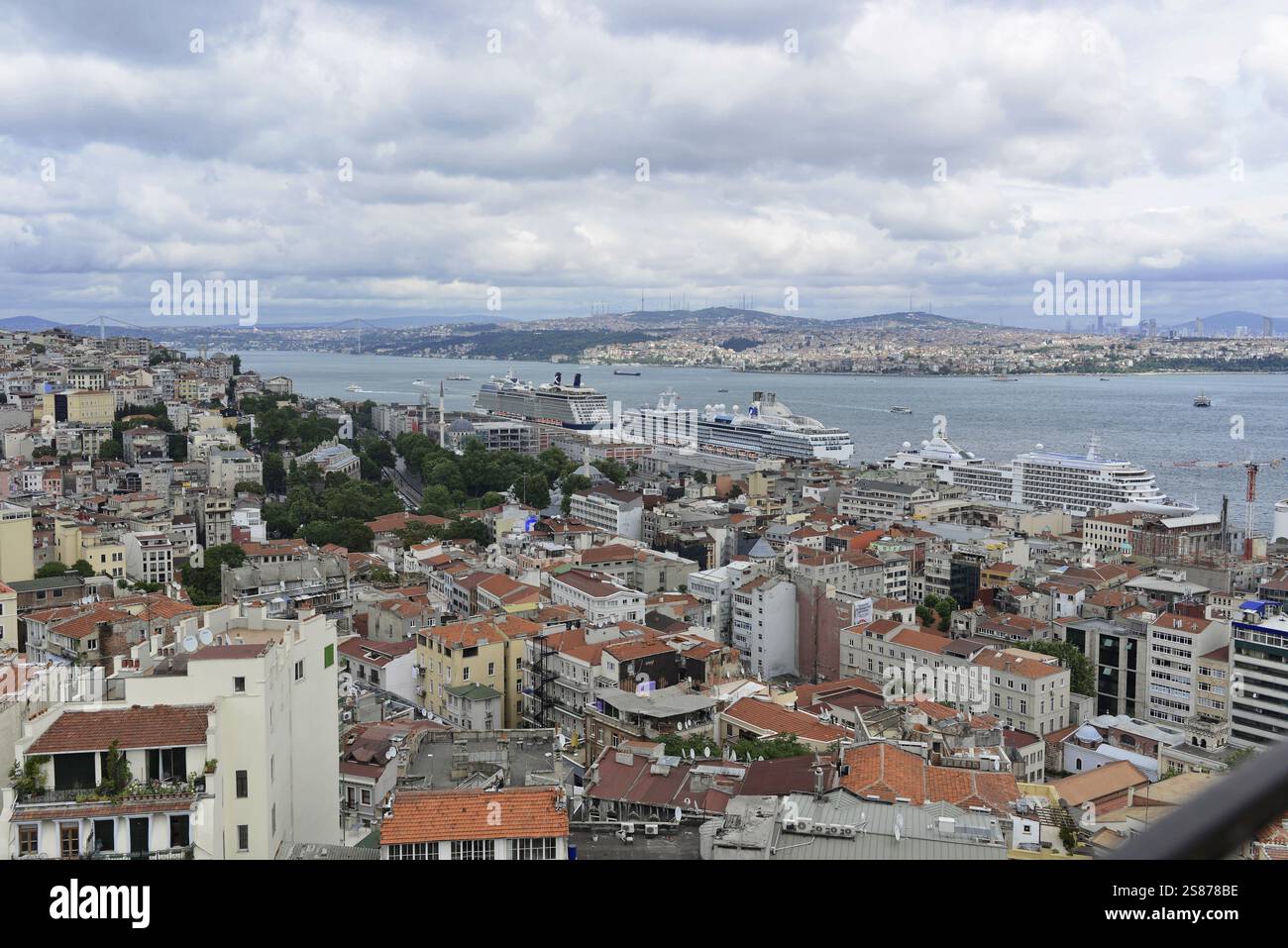 Cityscape of Istanbul with cruise ships and sea, Istanbul, Istanbul ...