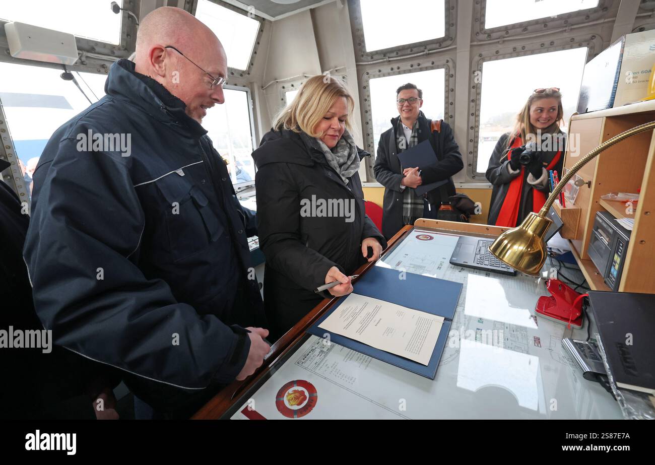 Rostock, Germany. 21st Jan, 2025. Nancy Faeser (SPD) (2nd from left ...
