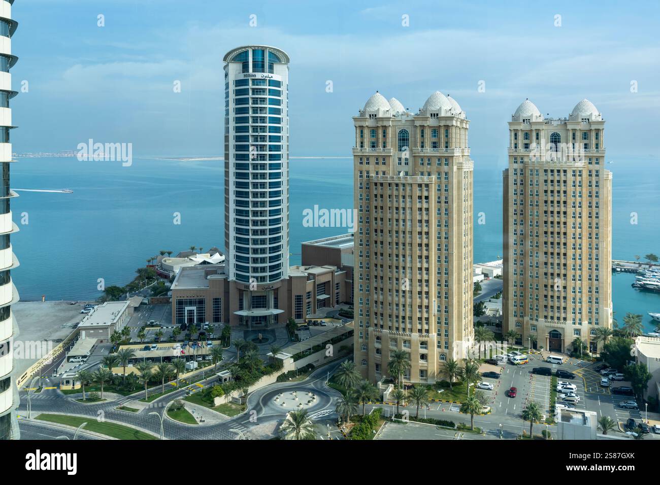 Four seasons hotel west bay hi-res stock photography and images - Alamy