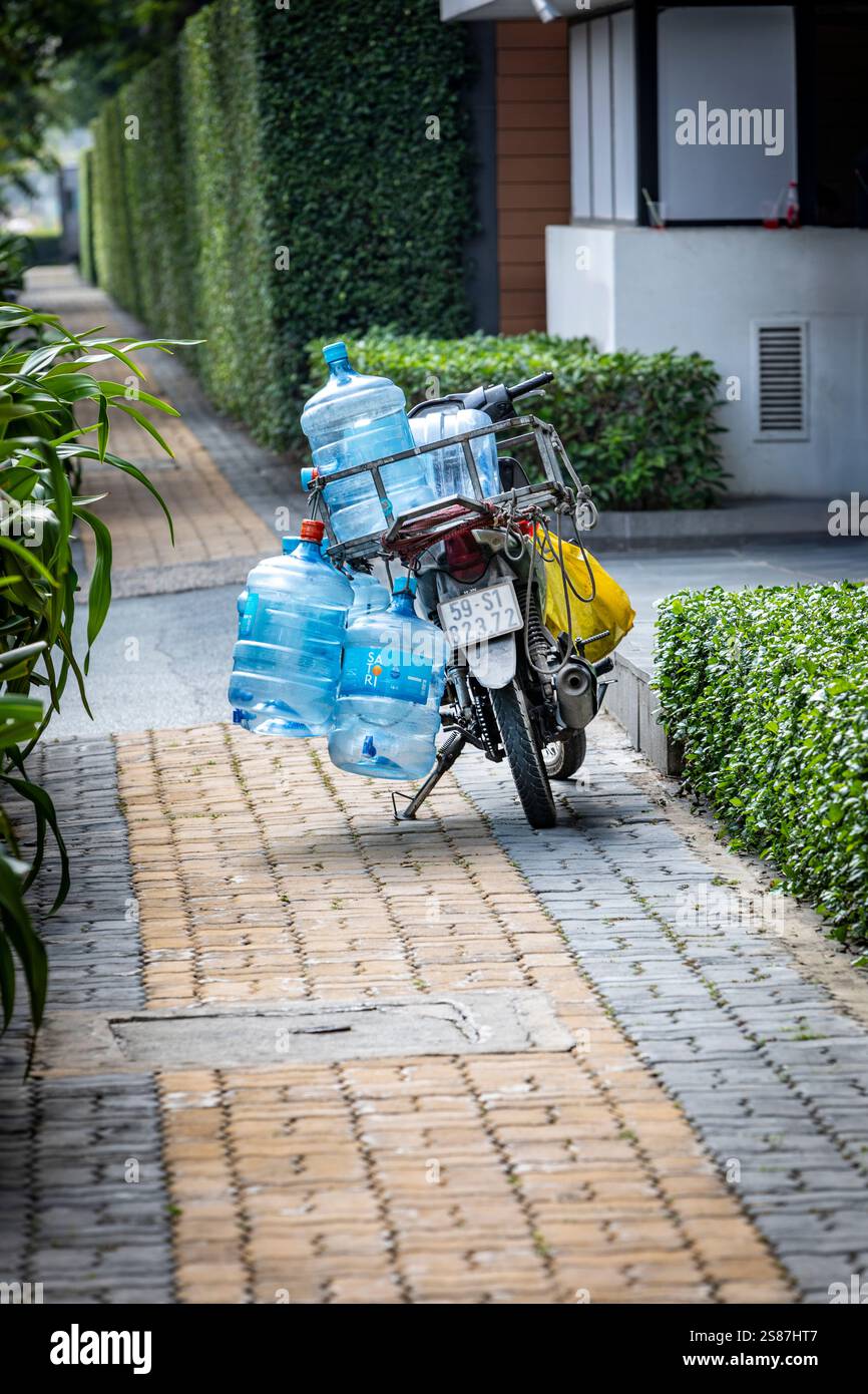 Heavily loaded motorbike hi-res stock photography and images - Alamy