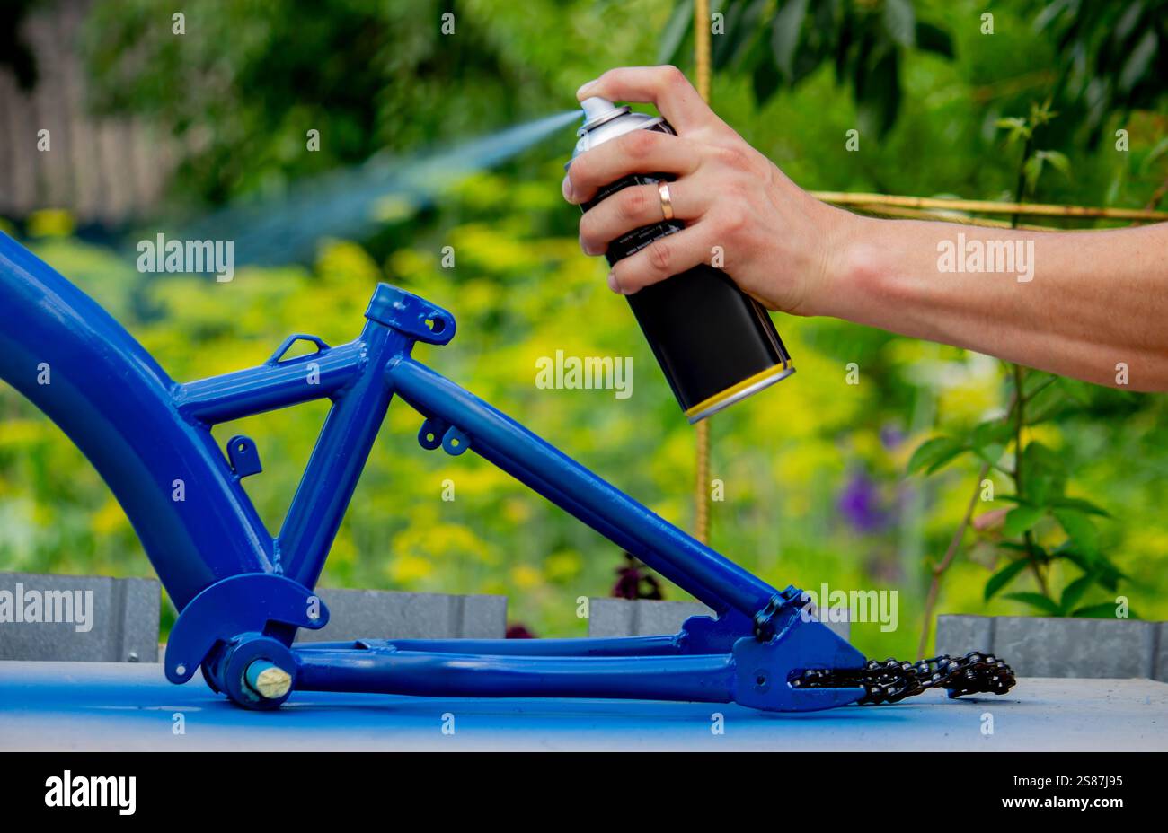 Spray Painting a Bicycle Frame Outdoors Stock Photo - Alamy