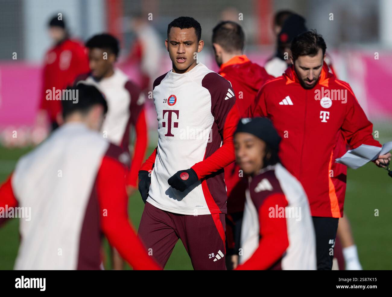 Munich, Germany. 21st Jan, 2025. Soccer: Champions League, before the ...