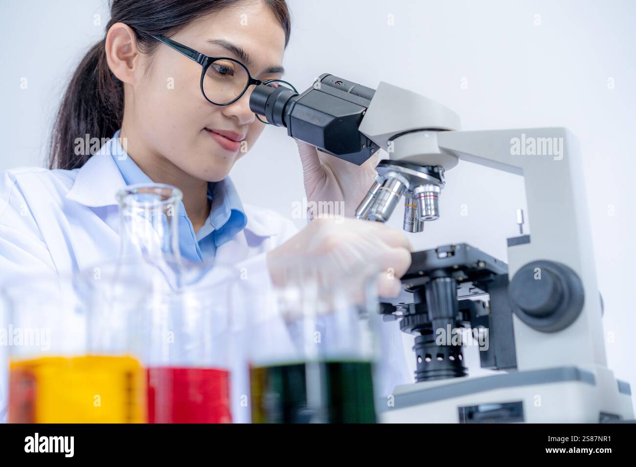 Female scientist examining test hi-res stock photography and images - Alamy