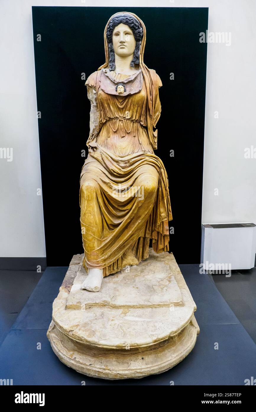 Himation hi-res stock photography and images - Alamy