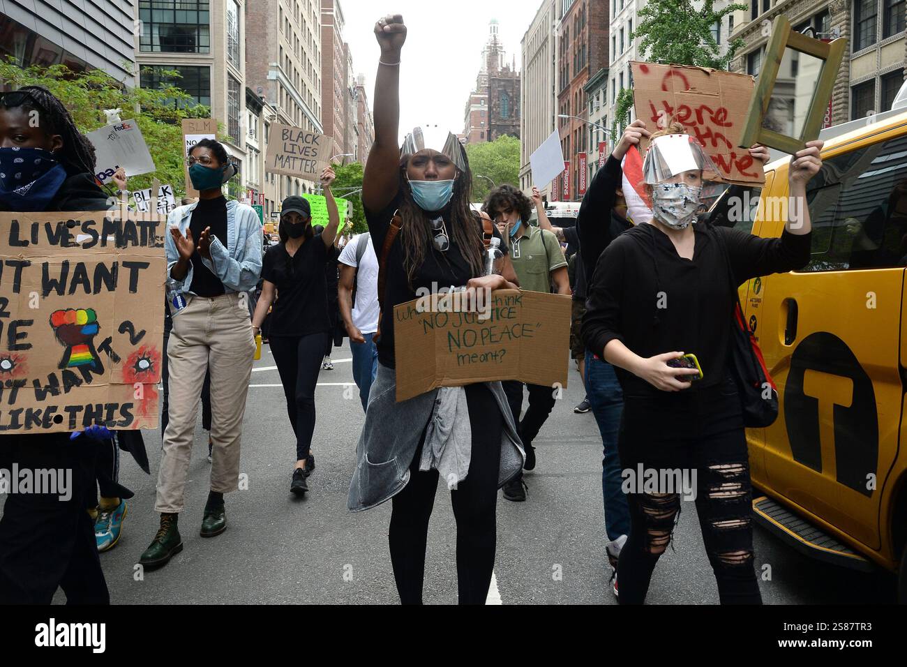 Protesters march on Fifth Avenue from Washington Square Park to Union ...