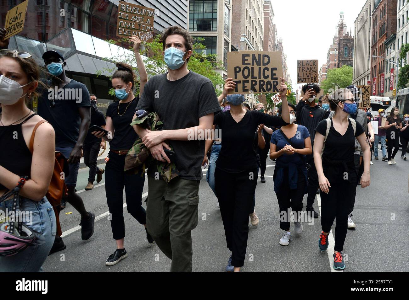 Protesters march on Fifth Avenue from Washington Square Park to Union ...