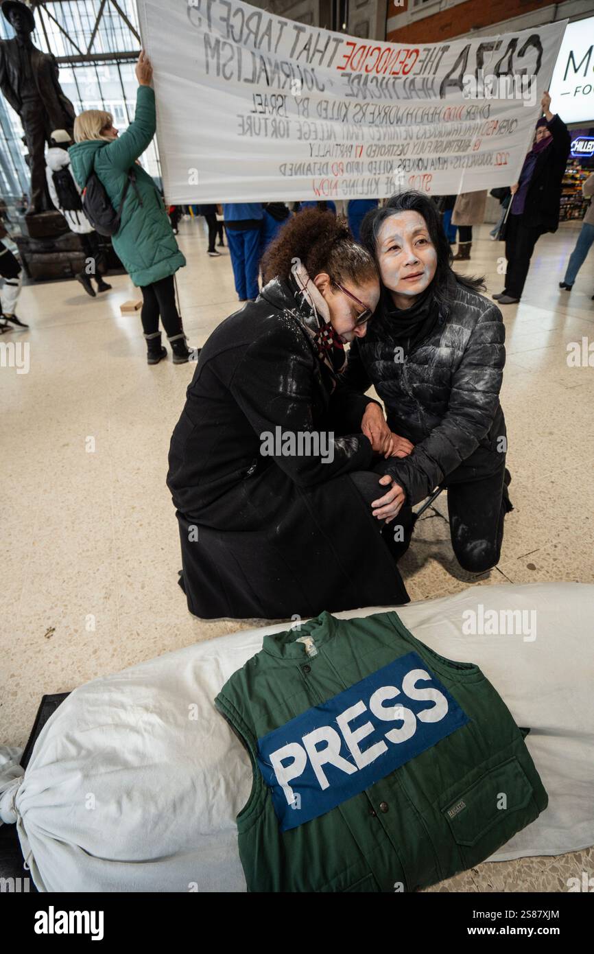 London, England, U.k., 14th Dec 2024. Residents and locals took to the ...