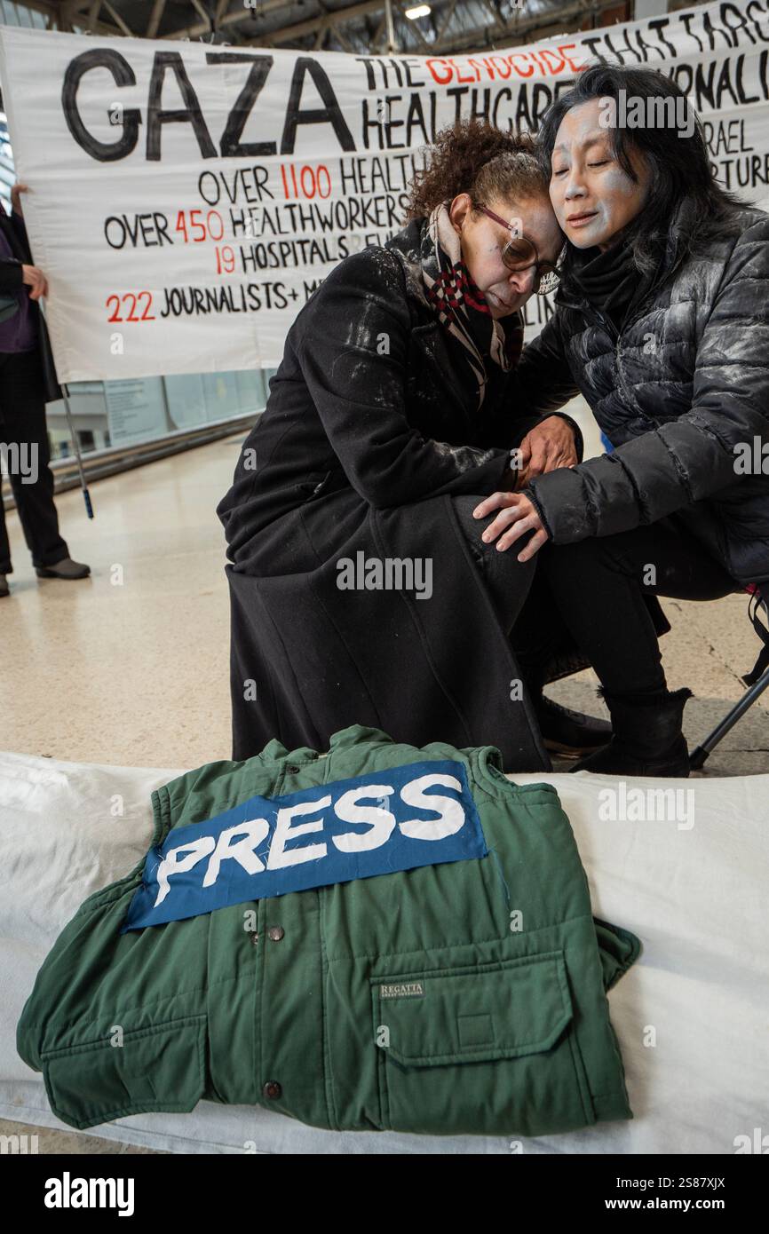 London, England, U.k., 14th Dec 2024. Residents and locals took to the ...