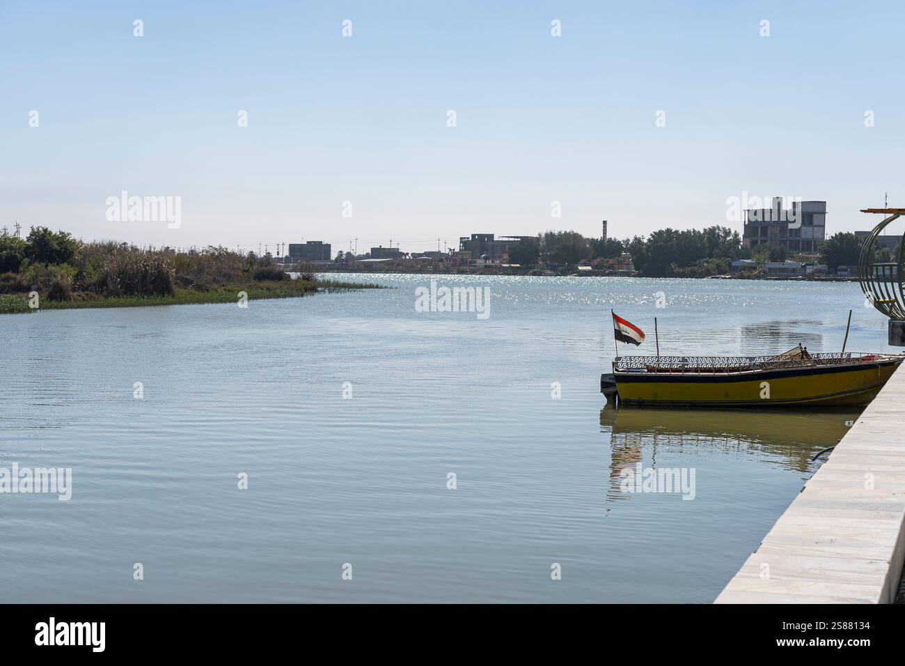 Tigris River at the confluence of Euphrates and Tigris, shore promenade ...