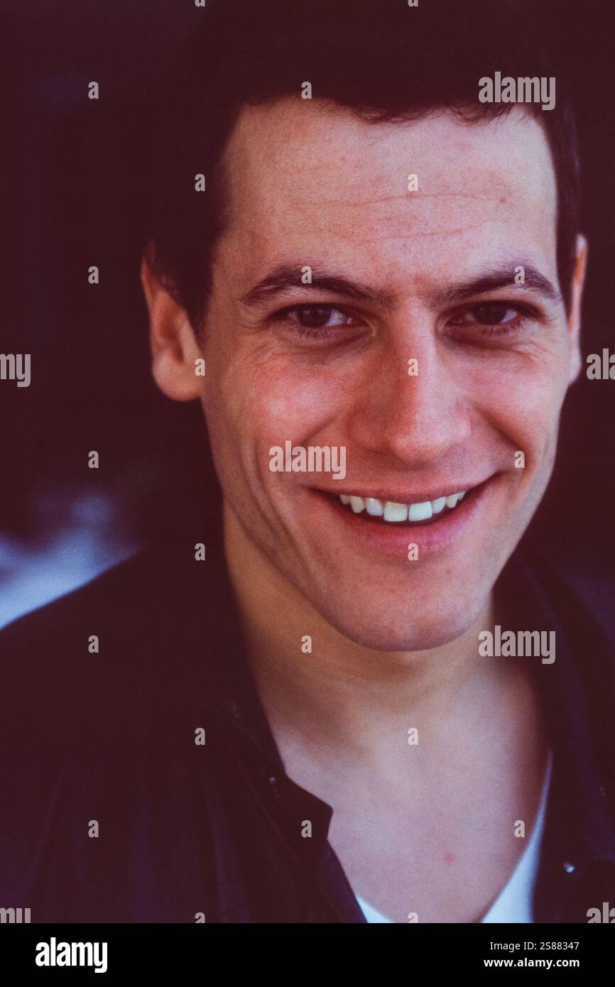 IOAN GRUFFUDD, ACTOR, 2001: Welsh actor Ioan Gruffudd at St David's ...