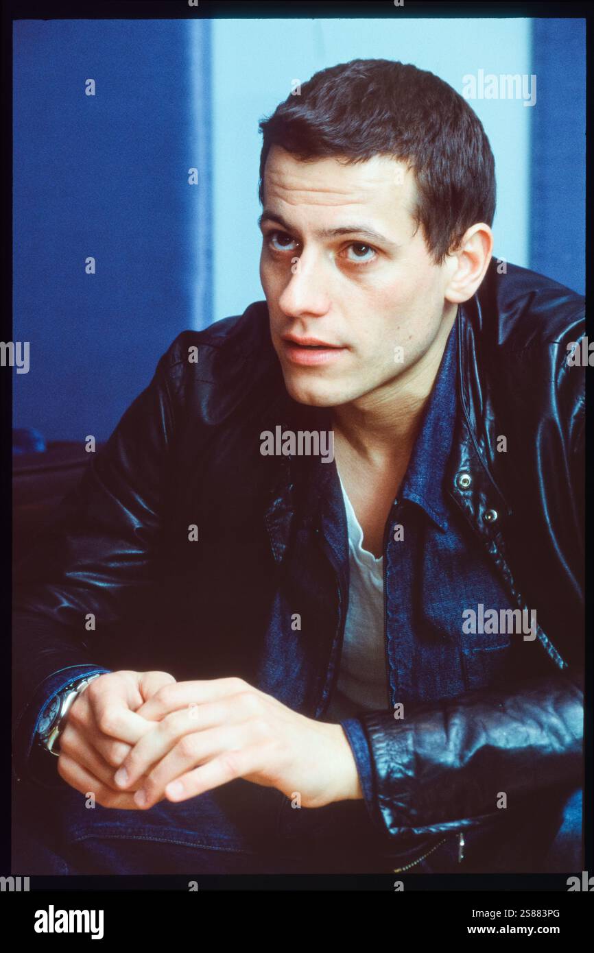 IOAN GRUFFUDD, ACTOR, 2001: Welsh actor Ioan Gruffudd at St David's ...