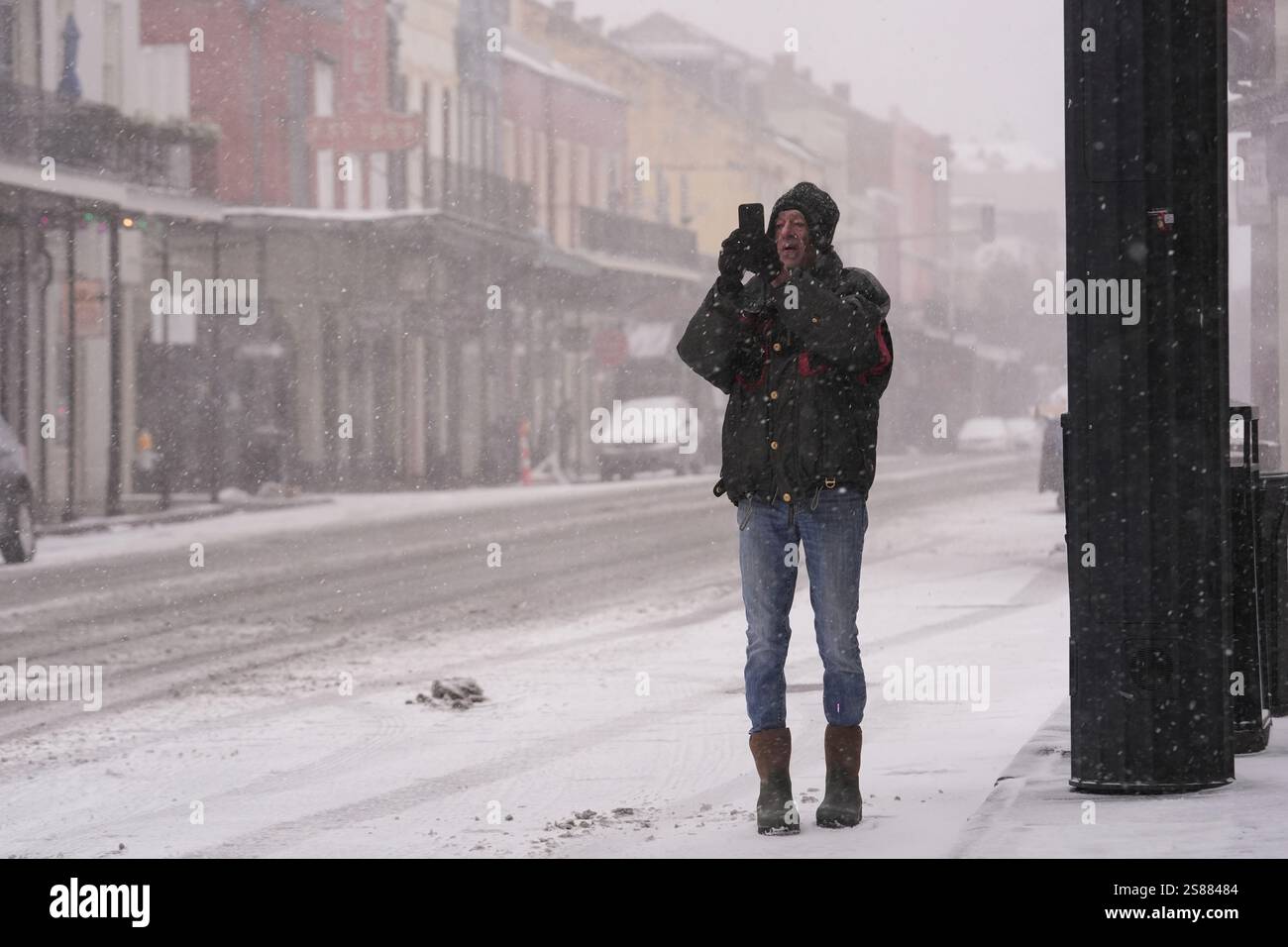 Bill Huls takes a picture as snow falls in the French Quarter in New ...