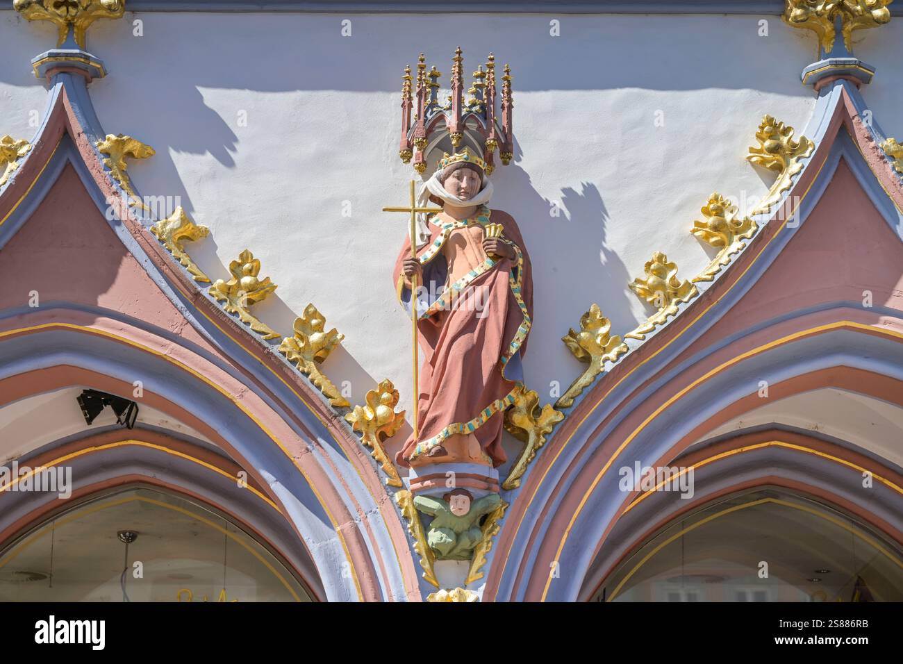 Statue Trierer Stadtpatronin Helena, Haus zur Steipe, Hauptmarkt ...