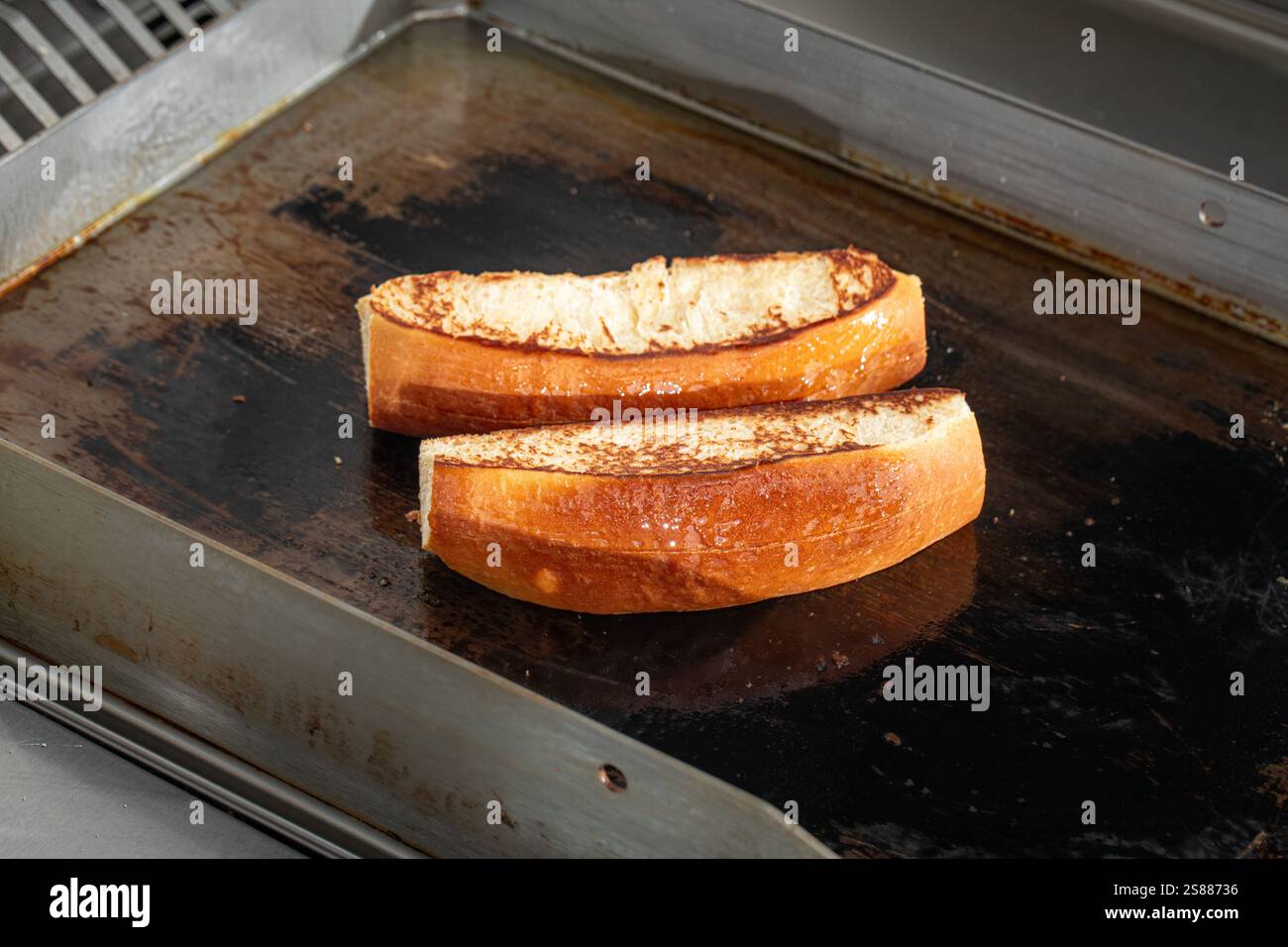 Grilling hot dog buns Stock Photo - Alamy