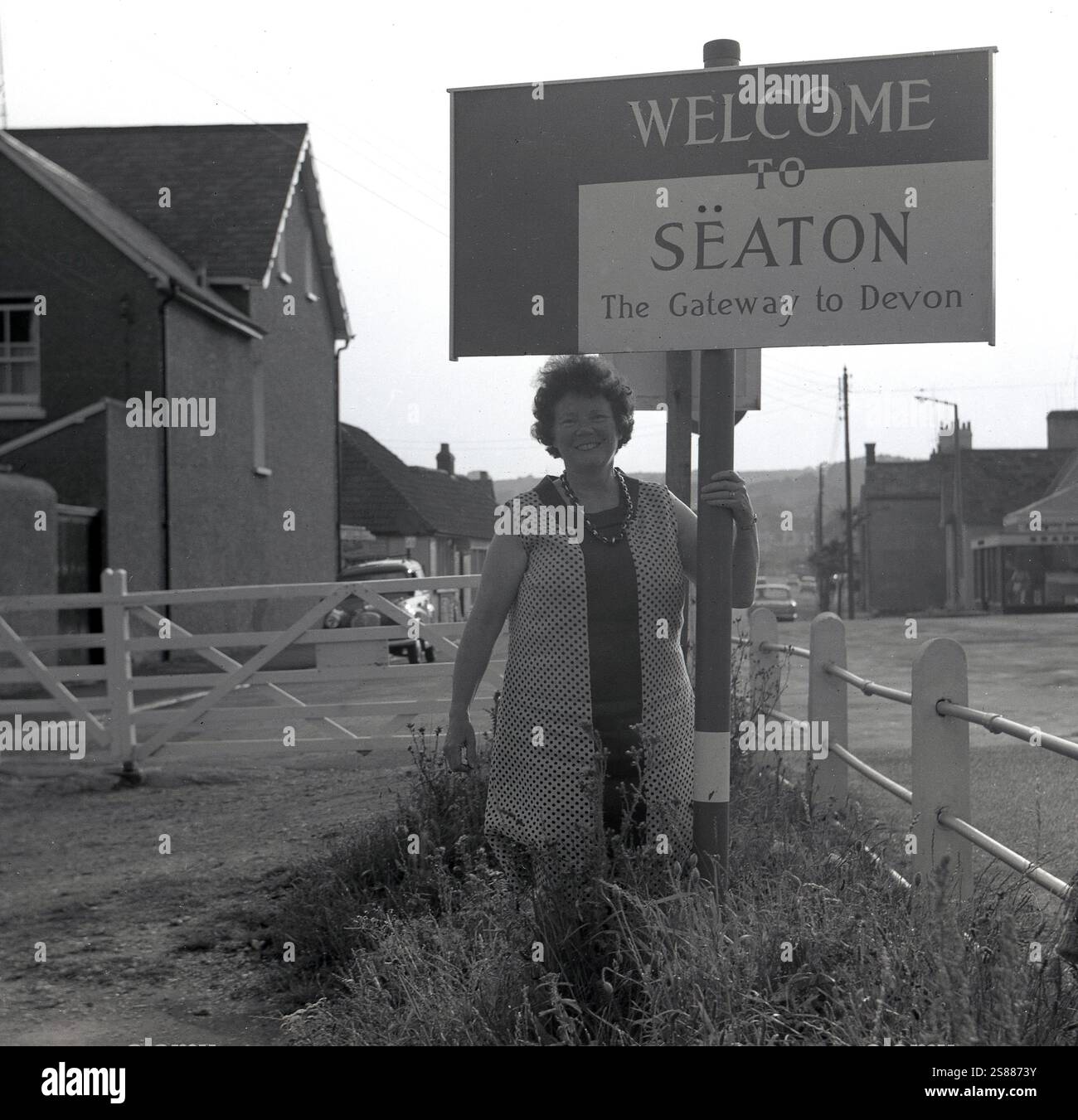 Summer time famous welcome sign hi-res stock photography and images - Alamy