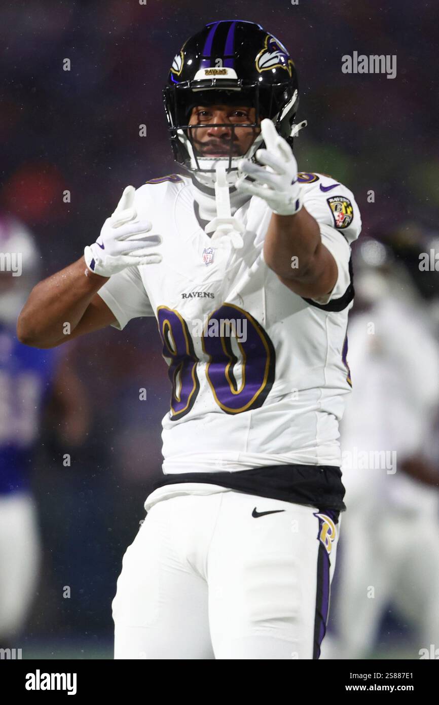 Baltimore Ravens tight end Isaiah Likely (80) signals first down during ...