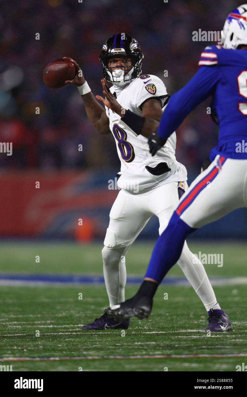 Baltimore Ravens quarterback Lamar Jackson (8) looks to pass the ball ...