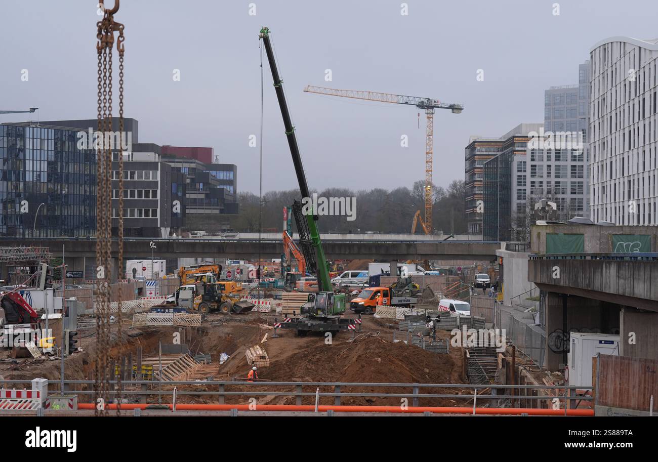 PRODUCTION - 21 January 2025, Hamburg: View of the construction site ...