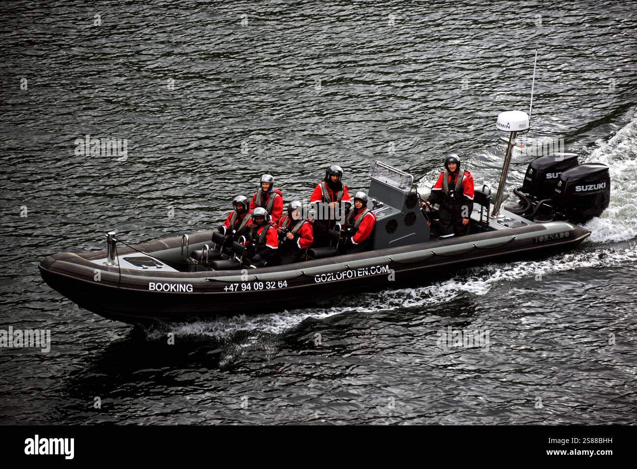 Ein Speed Schlauchboot unterwegs im Trollfjord. Unterwegs mit dem ...