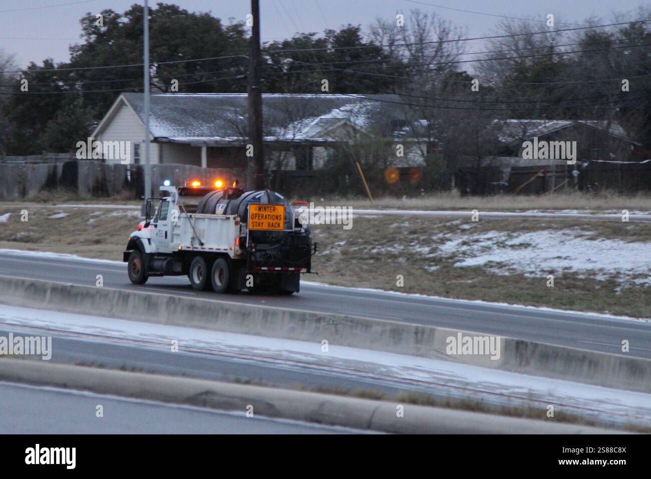 San Antonio, USA. 21st Jan, 2025. A TxDOT truck applies brine on ...