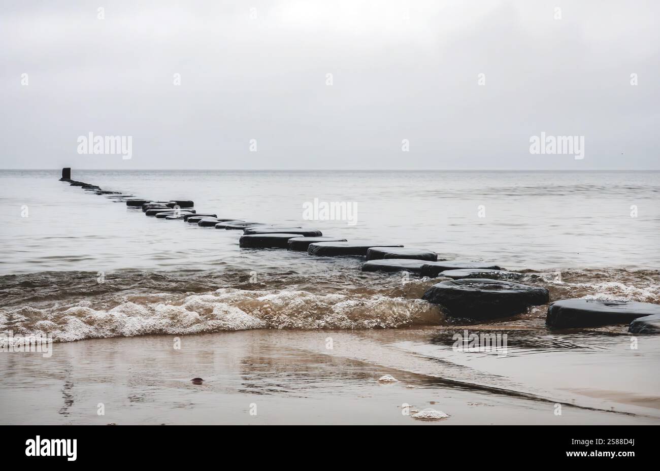Ocean groynes hi-res stock photography and images - Alamy